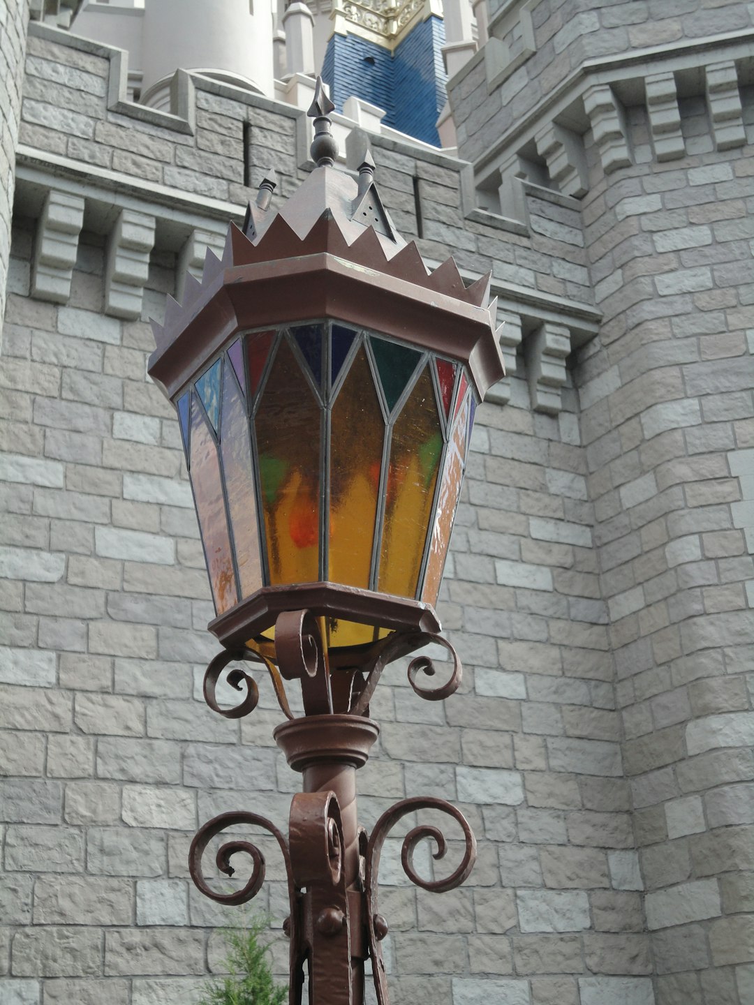 Main Gate Light Design: Elevate Your Entrance with Neo Elect Solar ...